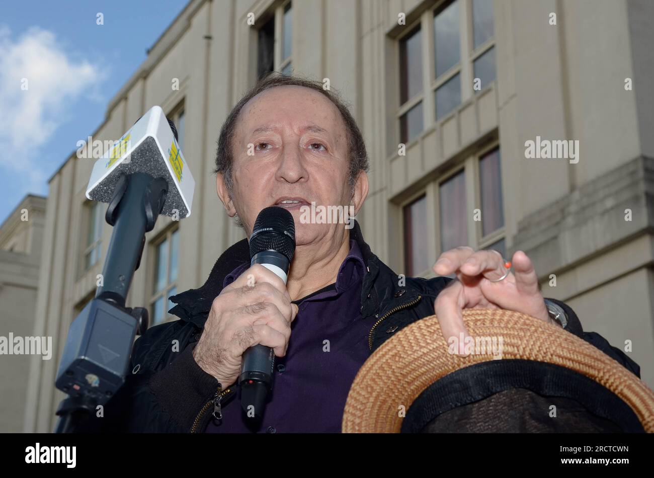 Idir la legende de la musique kabyle hi-res stock photography and ...
