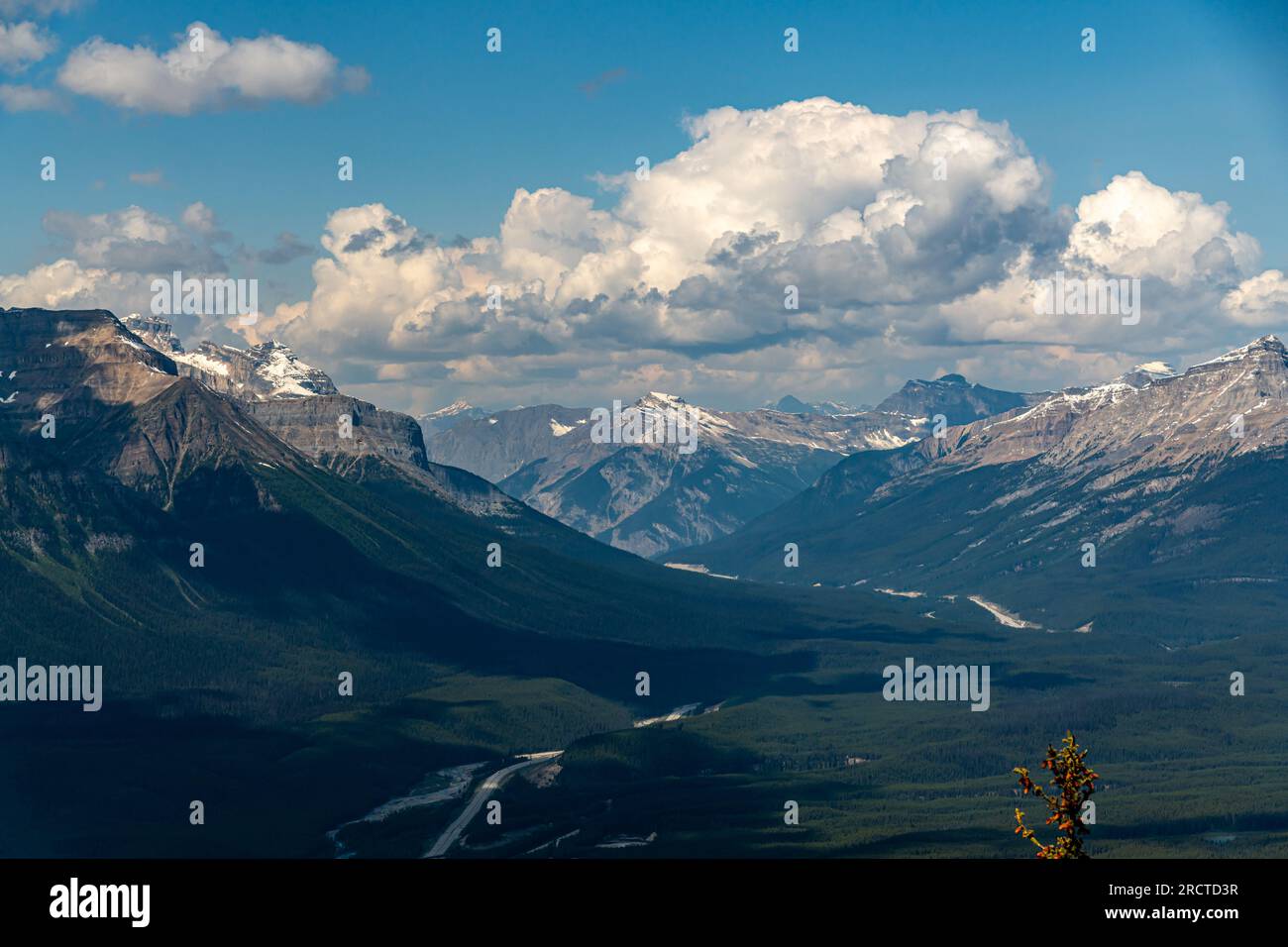 Sunset sky over Mount Rundle in Banff National Park during summer time ...