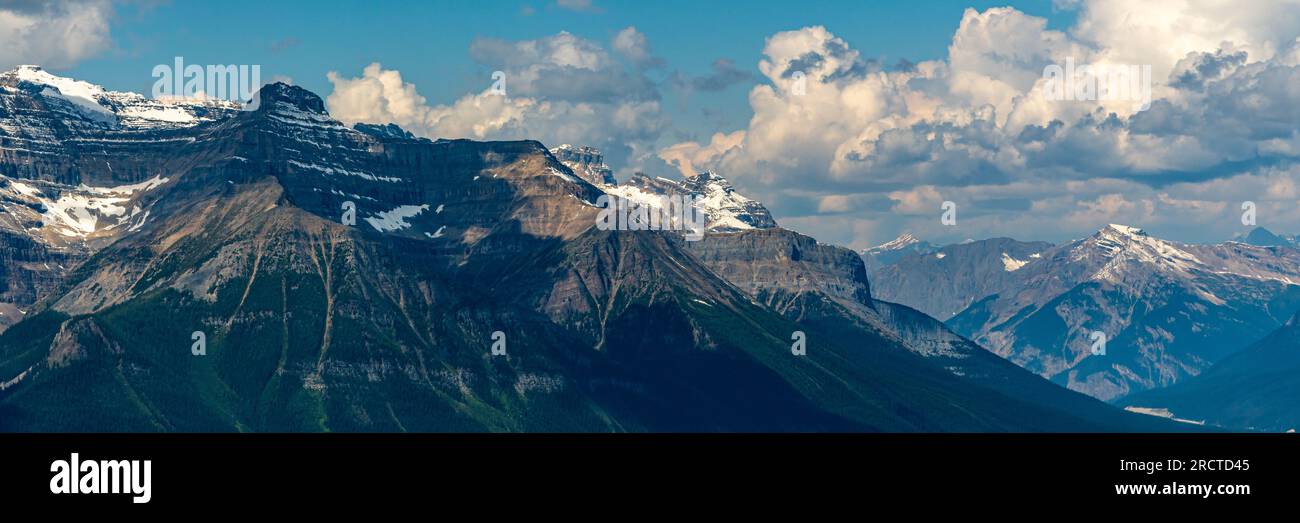 Sunset sky over Mount Rundle in Banff National Park during summer time ...