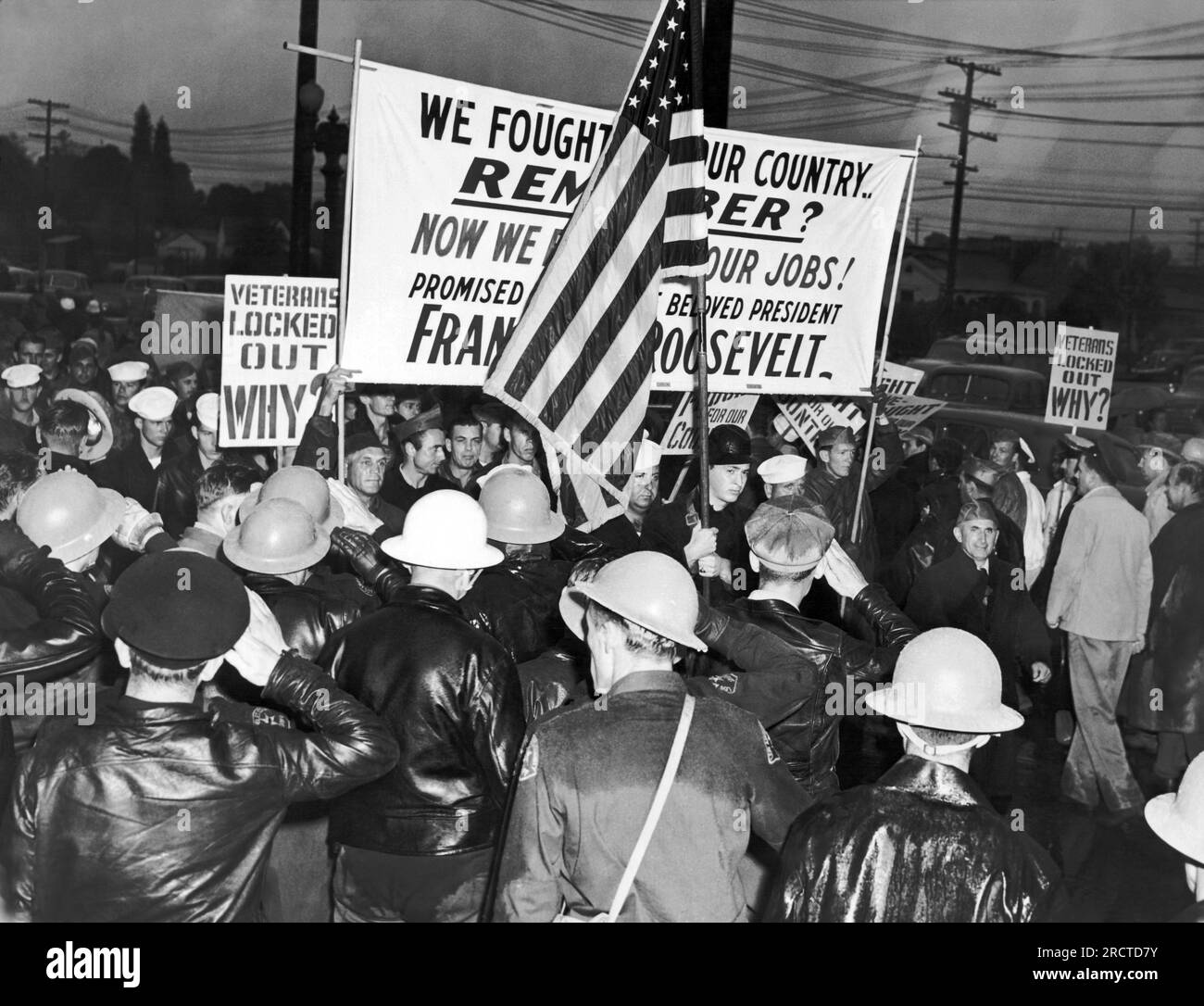 1940s united states american flag hi-res stock photography and images ...