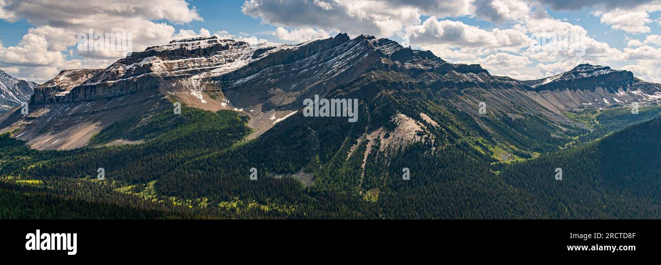 Sunset sky over Mount Rundle in Banff National Park during summer time ...