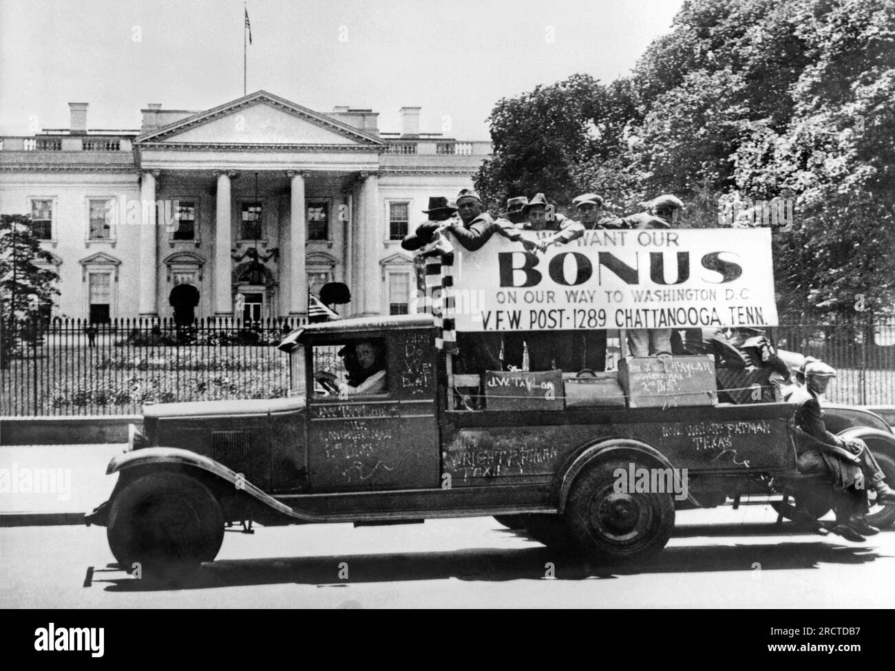 Washington, D.C.: May 18, 1932. Veterans that have driven from ...
