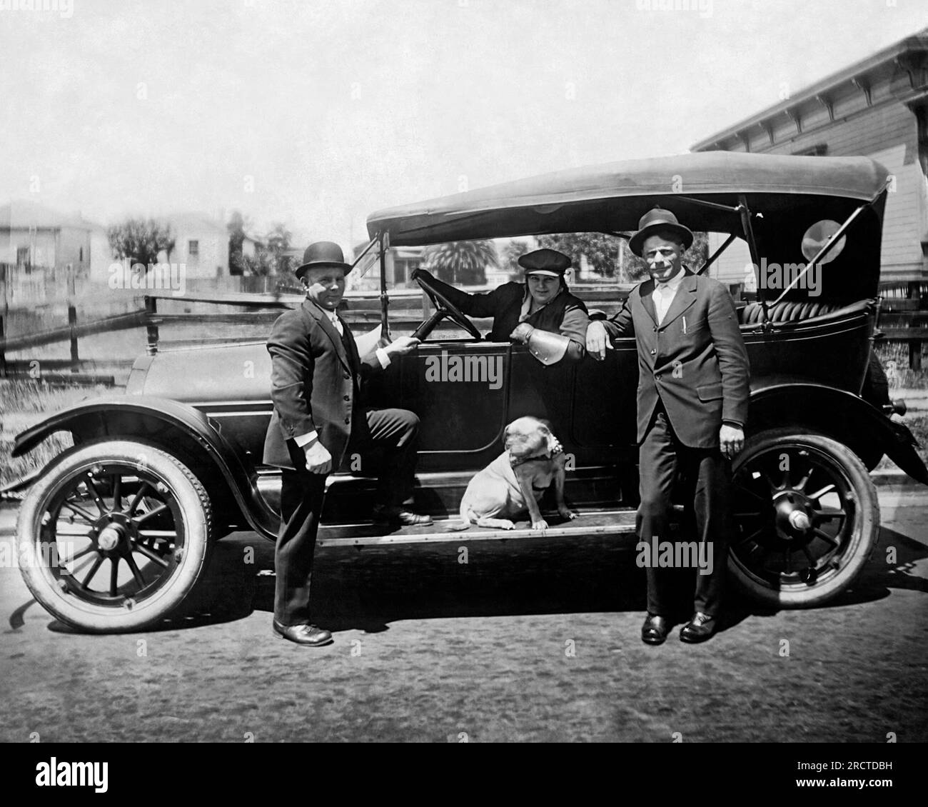 Two men women work Black and White Stock Photos & Images - Alamy