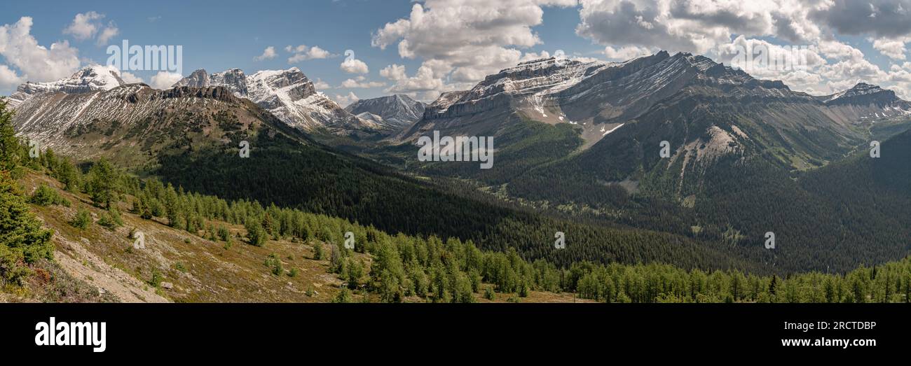 Sunset sky over Mount Rundle in Banff National Park during summer time ...
