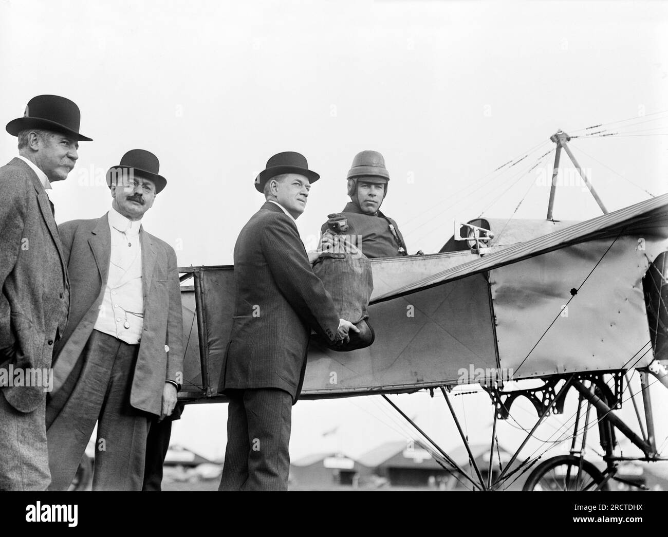 Nassau boulevard aerodrome international aviation meet Black and White ...