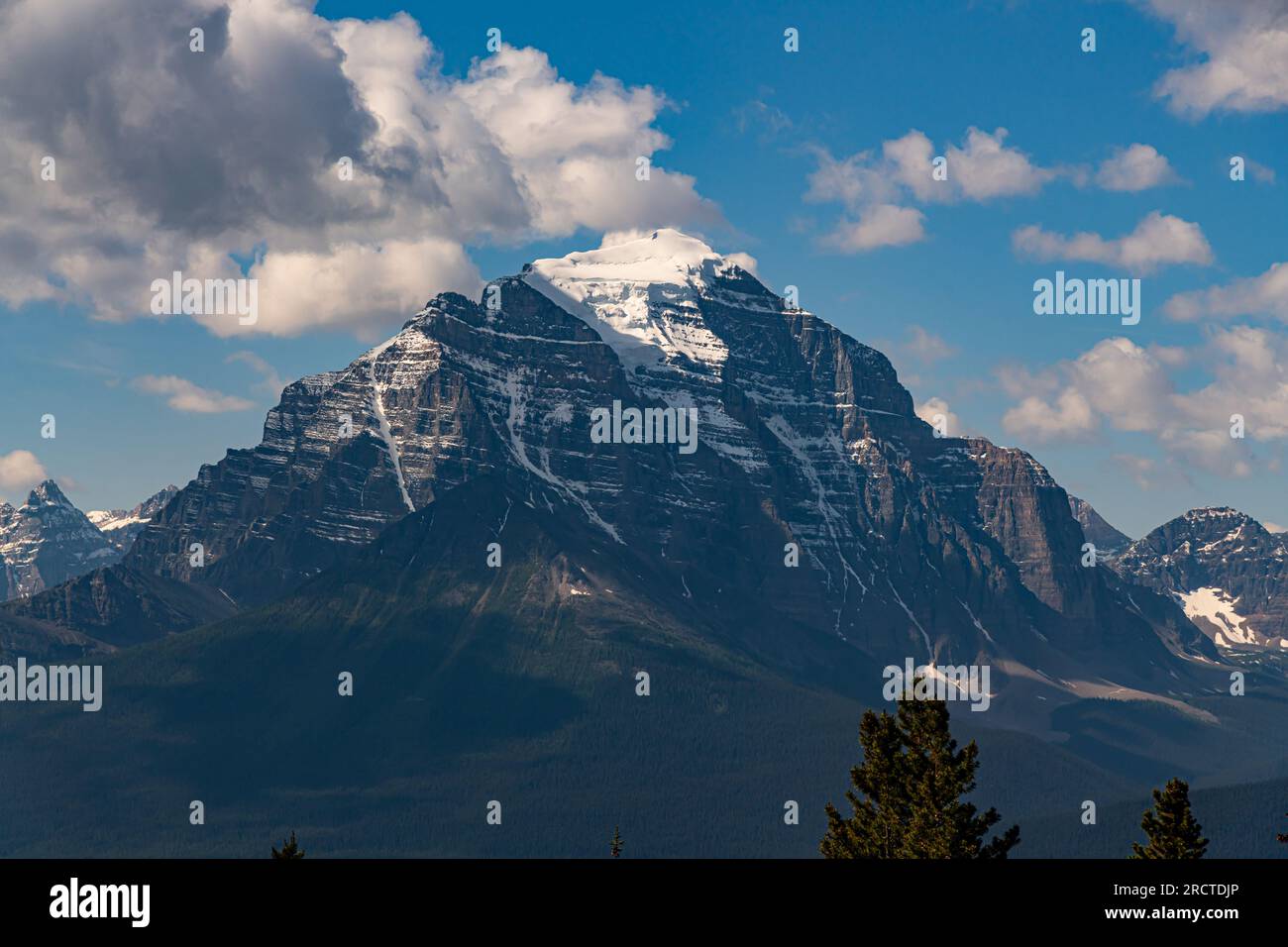 Sunset sky over Mount Rundle in Banff National Park during summer time ...
