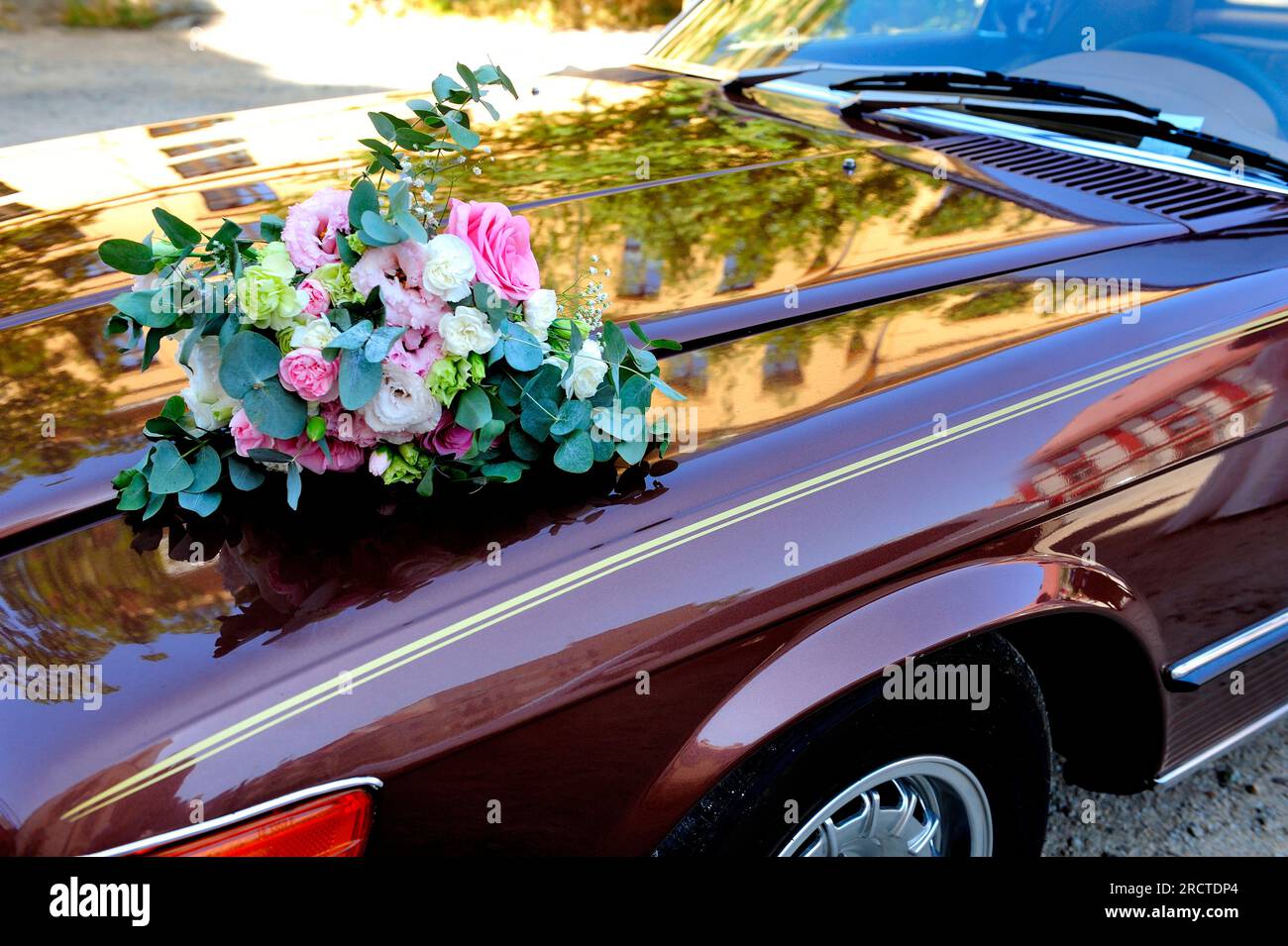 Mercedes wedding car hi-res stock photography and images - Alamy