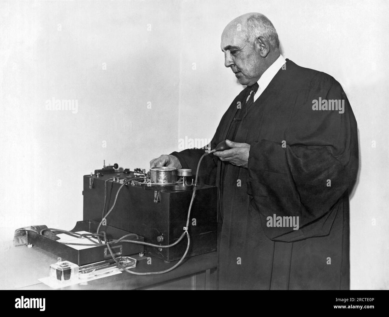 Psychogalvanograph Machine Hi res Stock Photography And Images Alamy