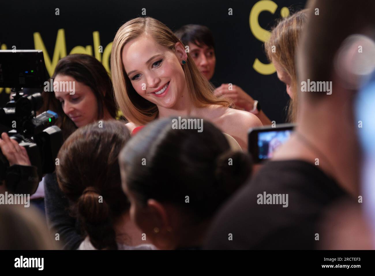 US actress Jennifer Lawrence attends the premiere of "Sin Malos Rollos ...