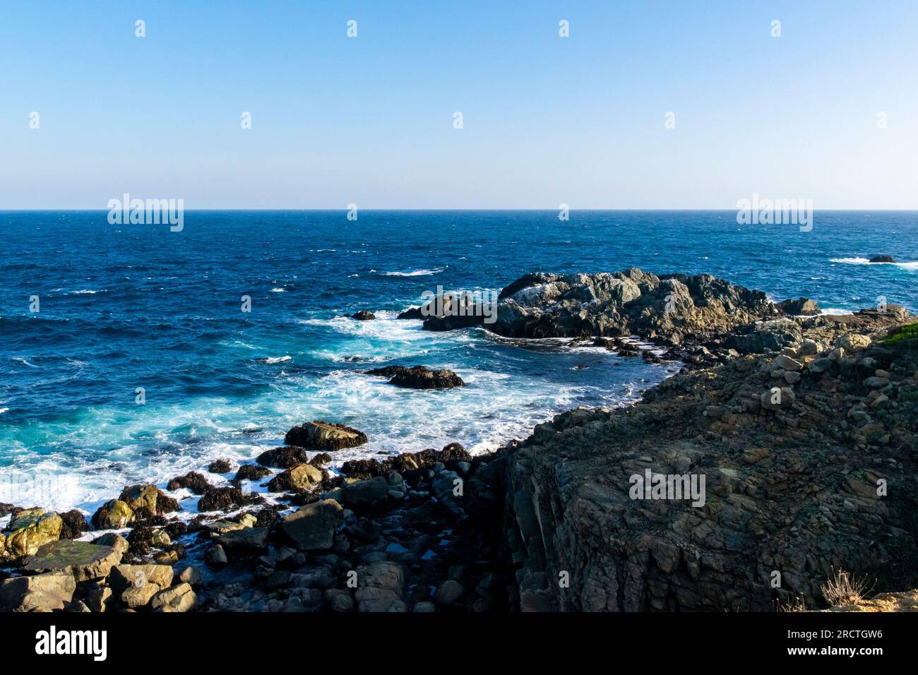 Rocky coast at "El Puquen" nature reservation in Los Molles, Valparaiso ...