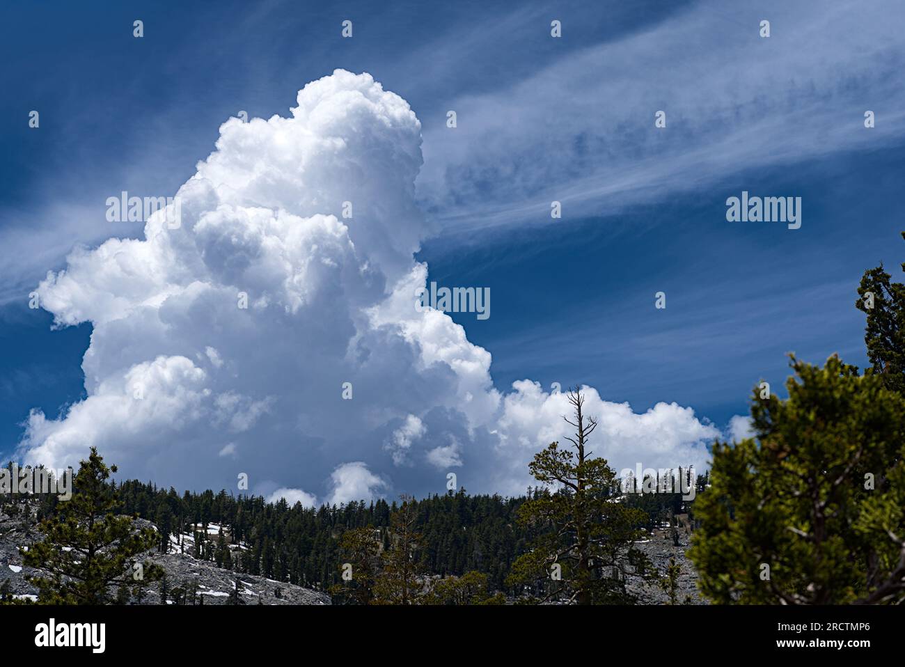 Dramatic clouds formation in the blue sky above alpine mountains Stock ...