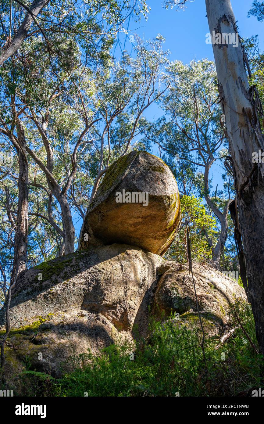 Large balancing granite boulders beside walking track to Thunderbolt's ...