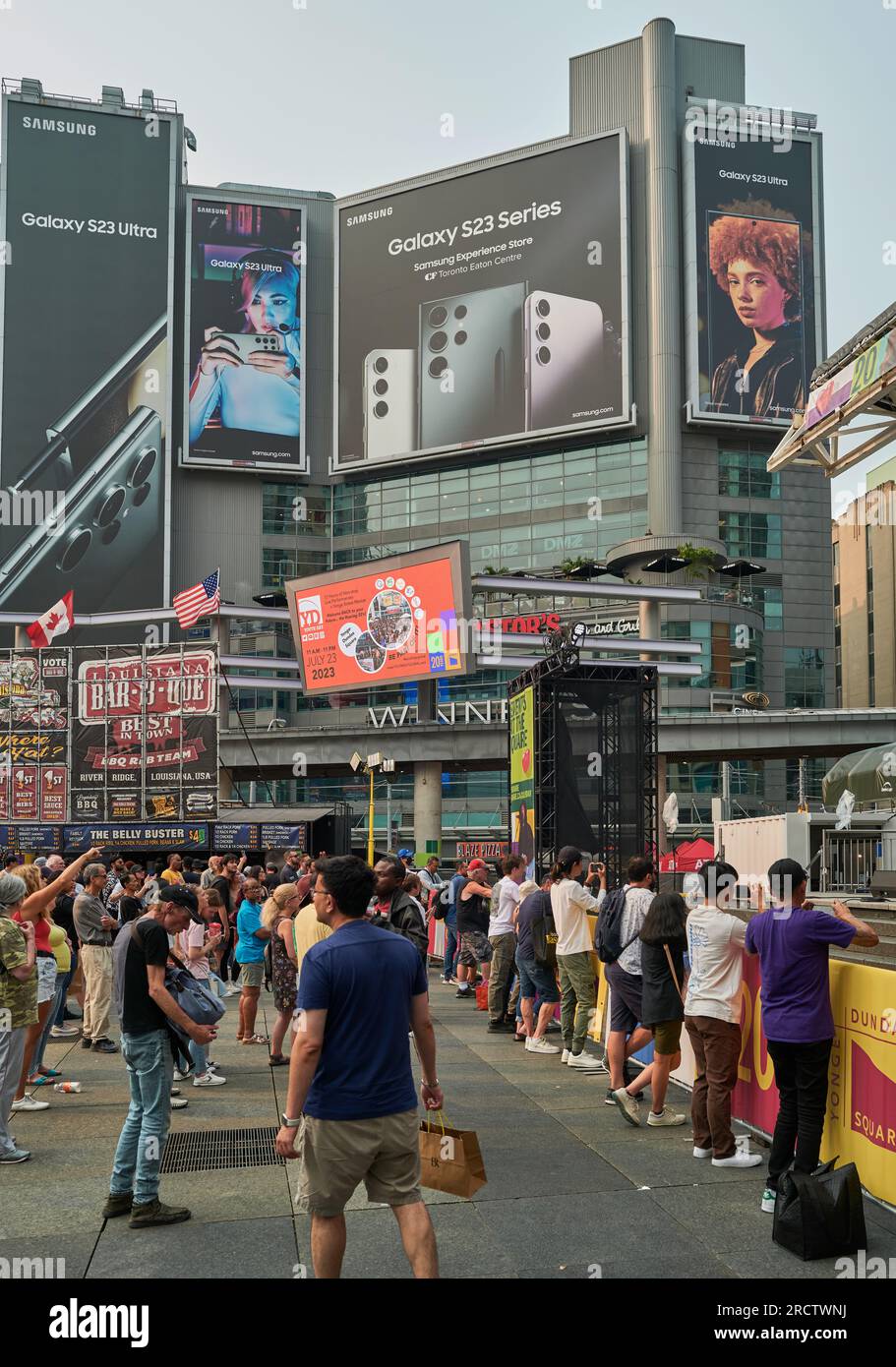 Toronto eaton center yonge street hi-res stock photography and images ...