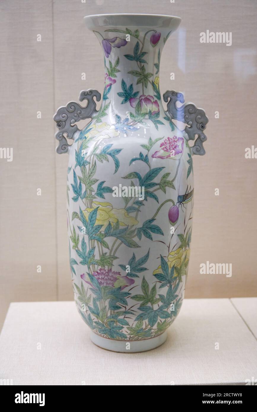 Beautiful traditional Chinese glazed porcelain Stock Photo - Alamy