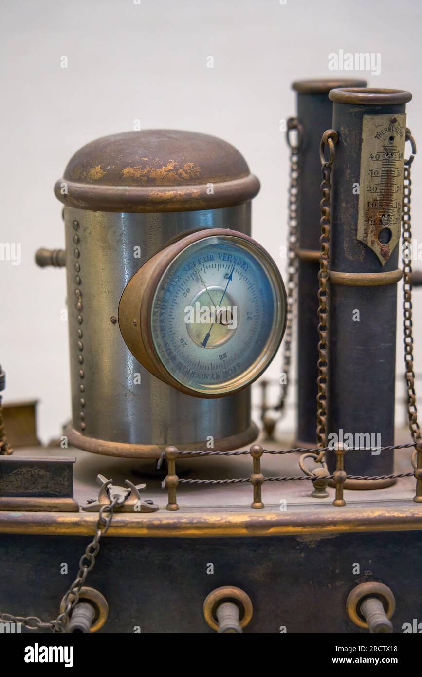 Mechanical clock china hi-res stock photography and images - Alamy