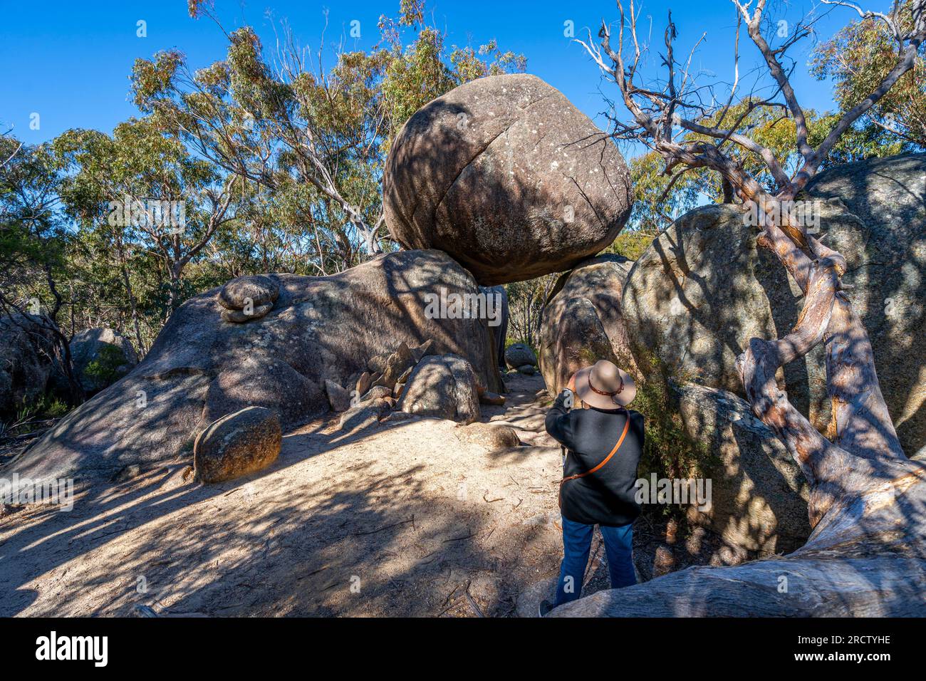 The Granite Arch, Girraween National Park, Granite Belt Queensland ...