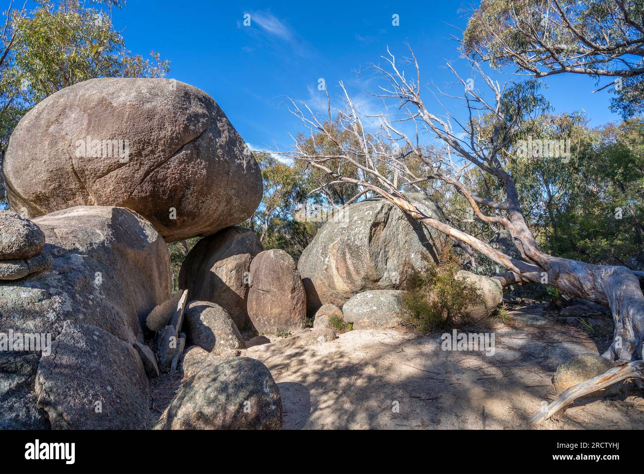 The Granite Arch, Girraween National Park, Granite Belt Queensland ...