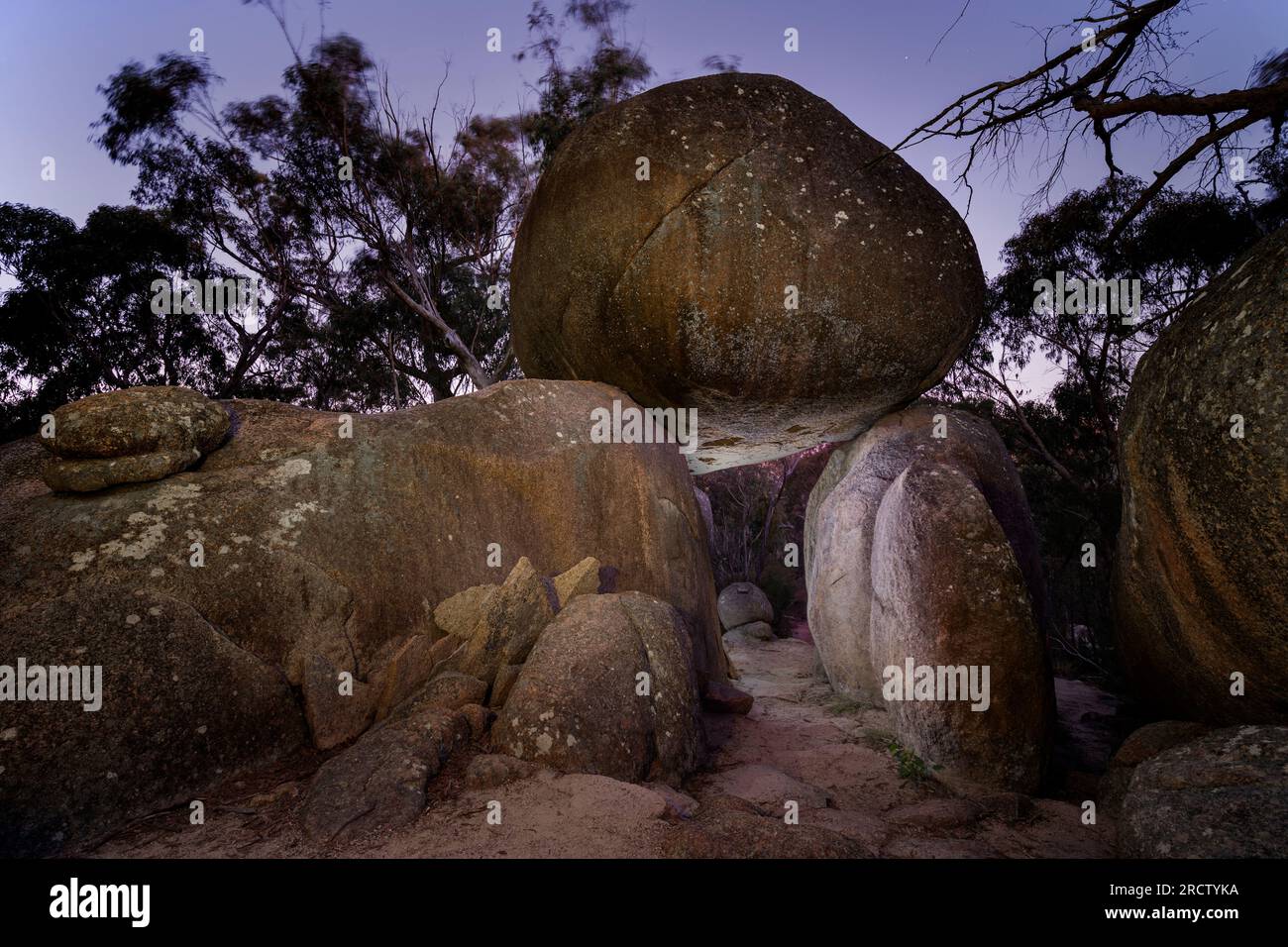 The Granite Arch, Girraween National Park, Granite Belt Queensland ...