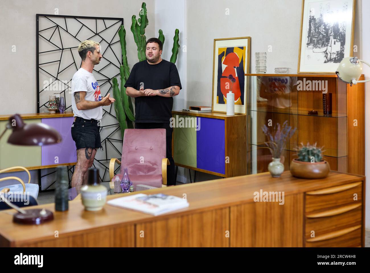PRODUCTION - 10 July 2023, Saxony, Leipzig: The two entrepreneurs Kris ...