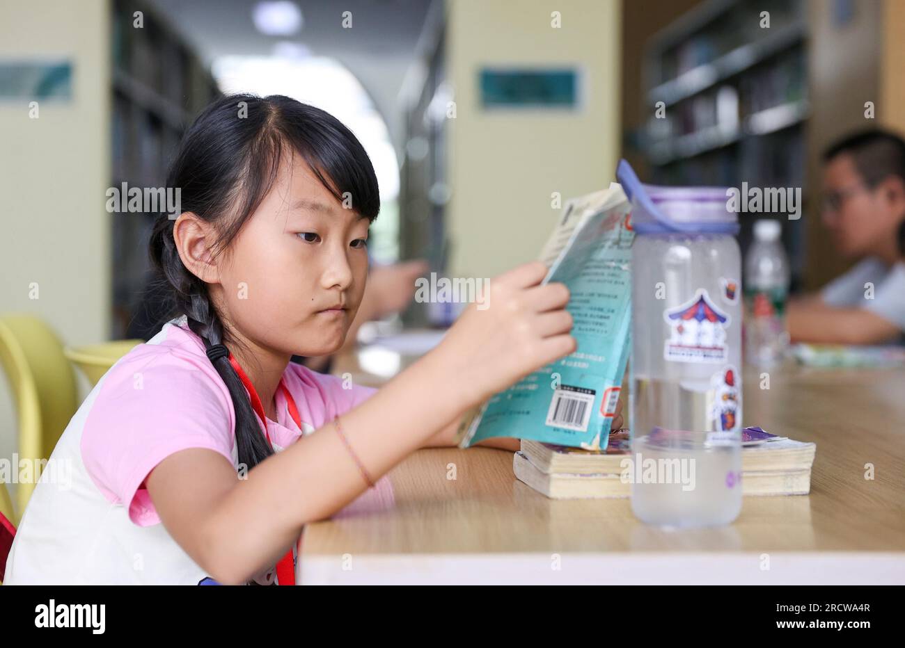 Students read books during summer vacation at Shaanxi Library in Xi'an ...