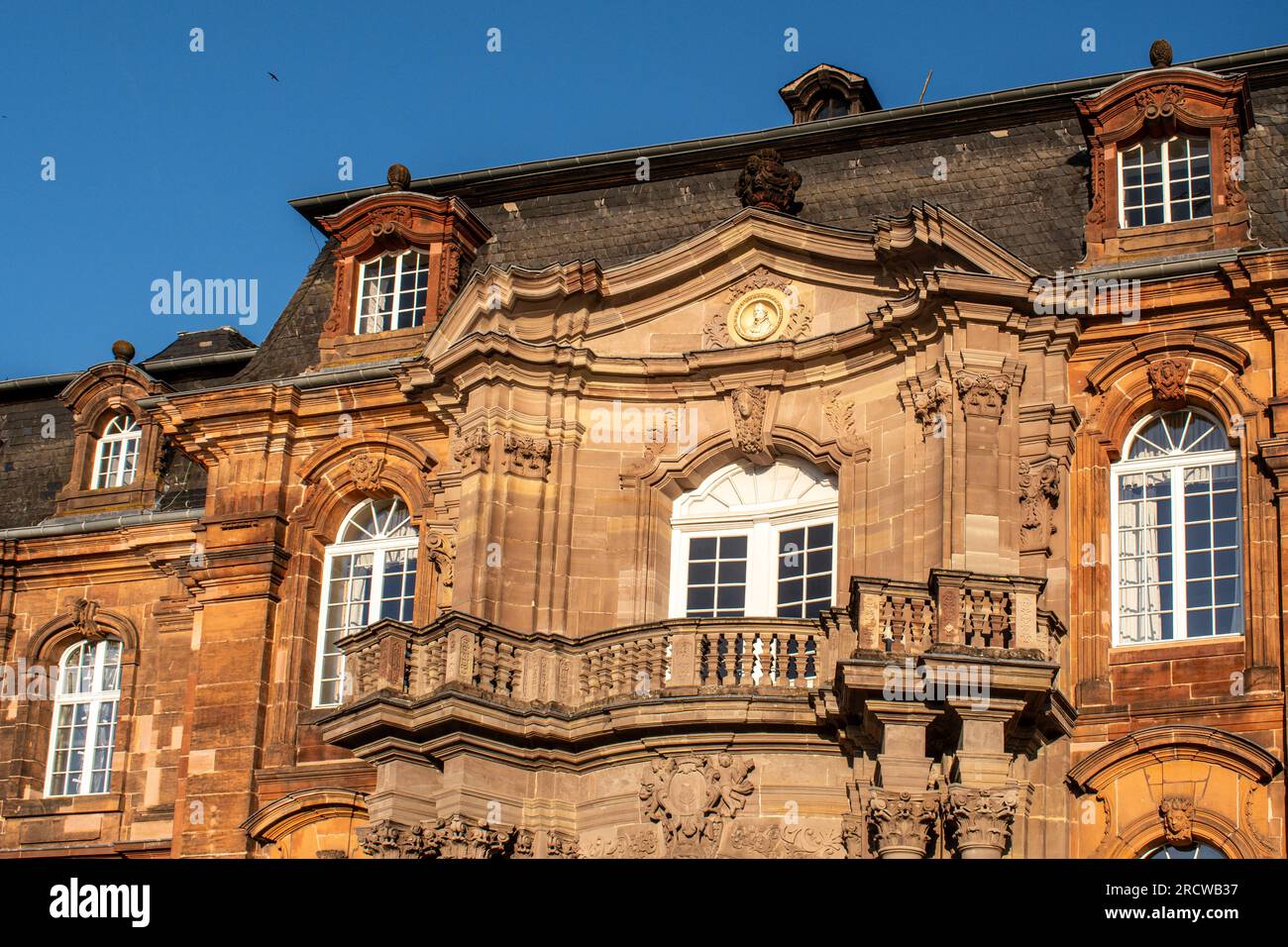 Red brick building street view hi-res stock photography and images - Alamy