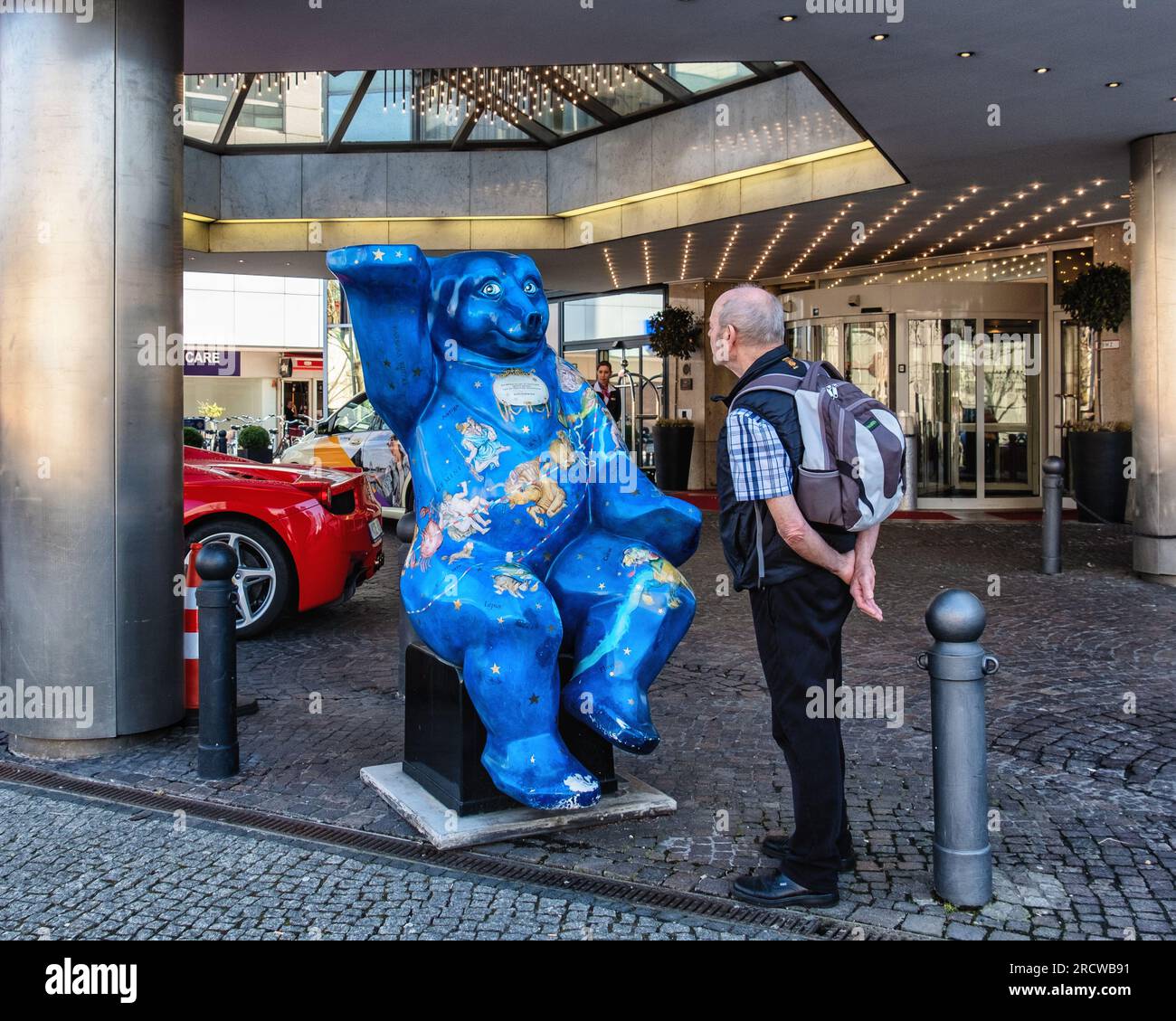 Buddy Bear outside Hotel Palace In Europa Centre, Budapester Straße 45 ...