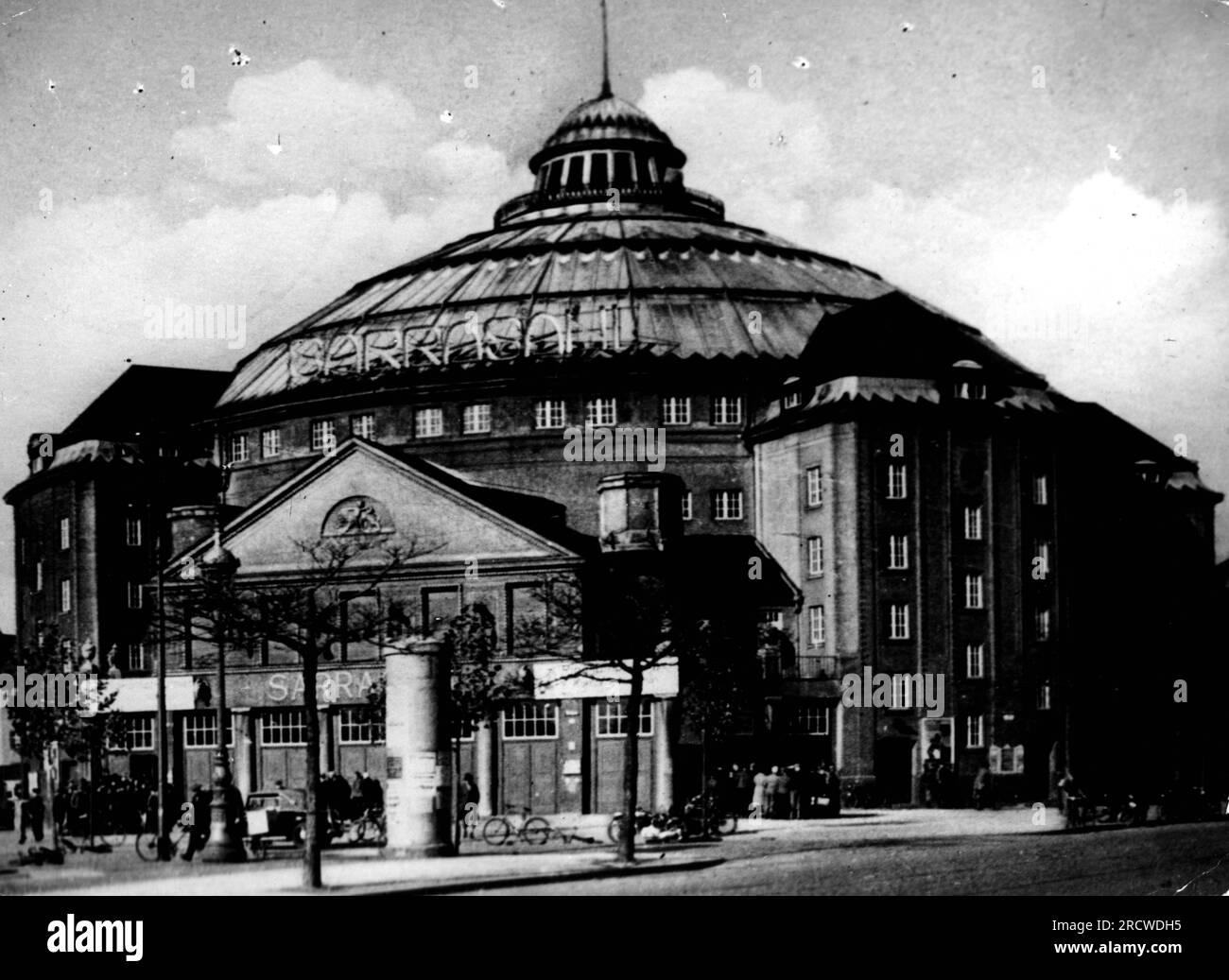circus, Circus Sarrasani, circus building, built by Max Littmann (1862 ...