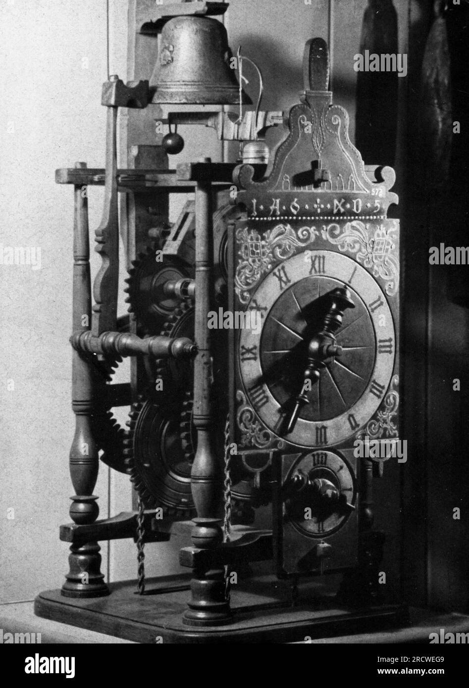 Wall clock movement Black and White Stock Photos & Images - Alamy