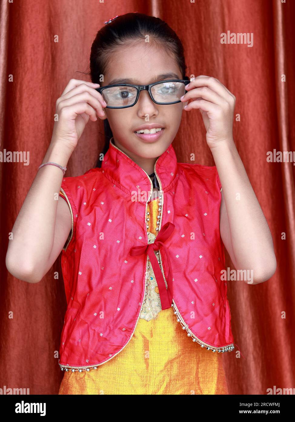 Wearing indian dress and spectacles hi-res stock photography and images ...