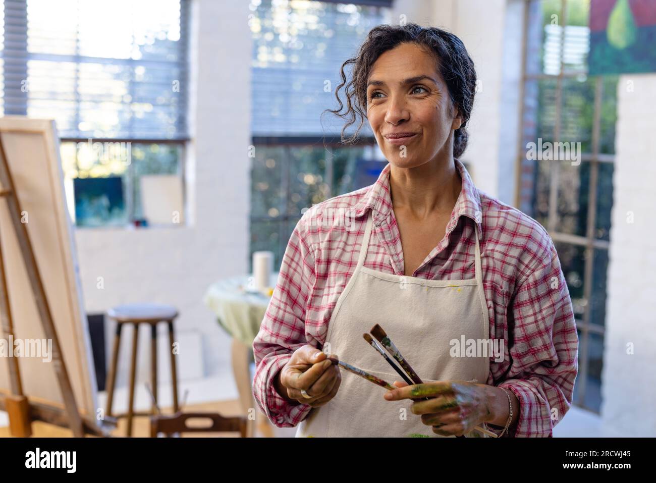 Brushes and apron hi-res stock photography and images - Alamy
