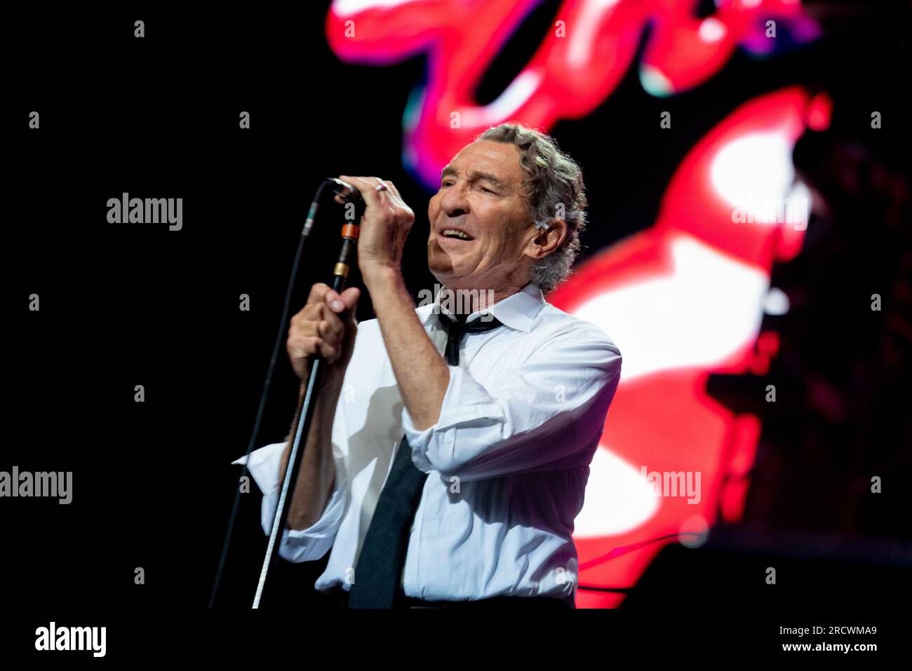 The Tubes, vocalist Fee Waybill, supporting Hollywood Vampires at ...