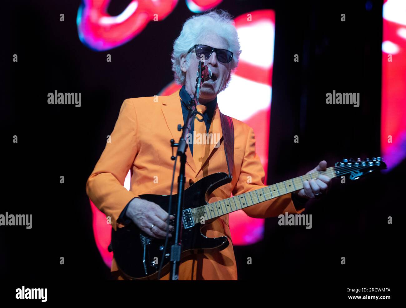 The Tubes, guitarist Roger Steen,, supporting Hollywood Vampires at ...