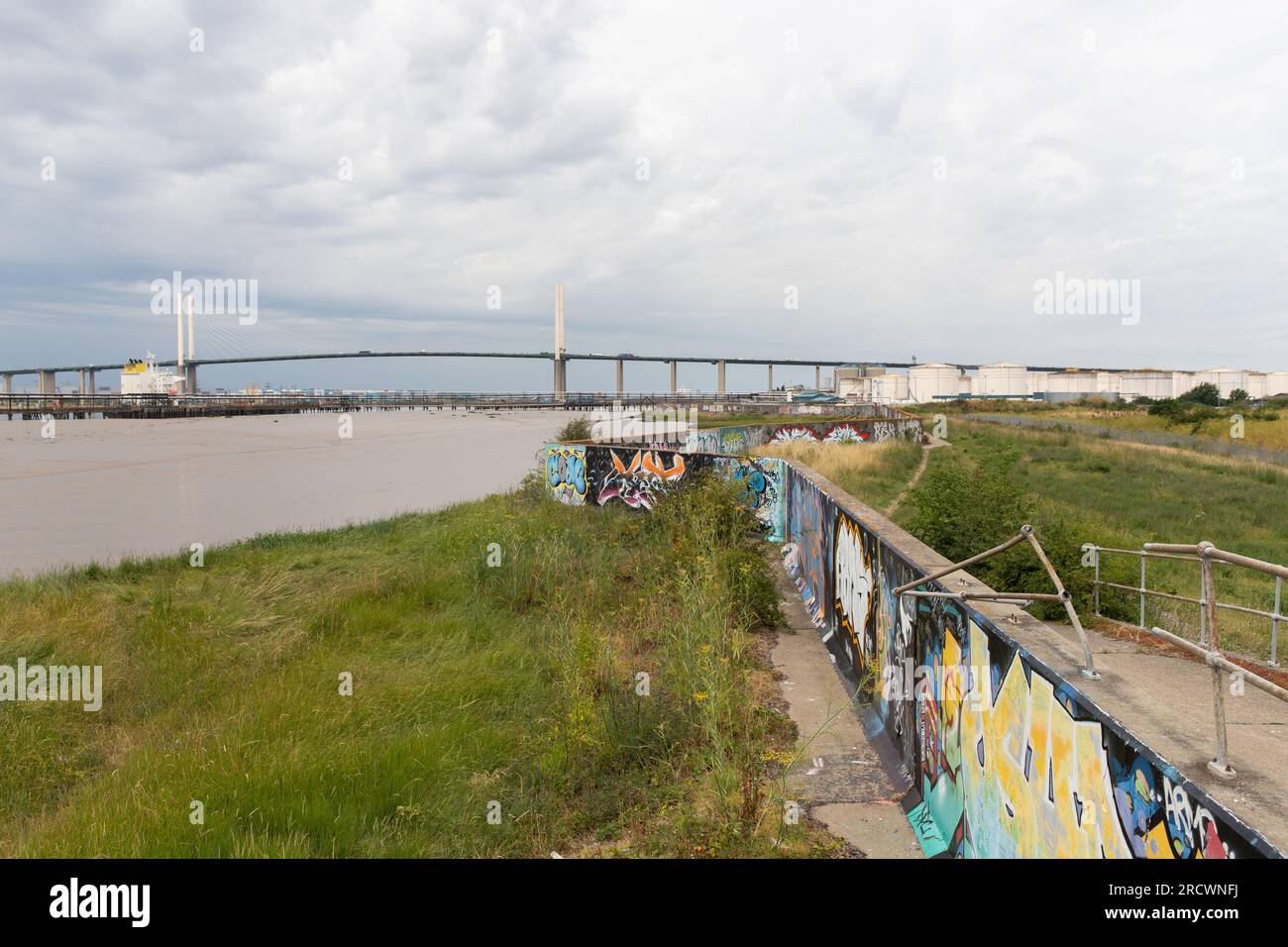 Queen elizabeth ii toll bridge hi-res stock photography and images - Alamy