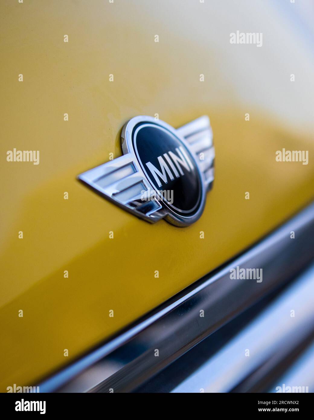 Mini Cooper Logo Stock Photo - Alamy