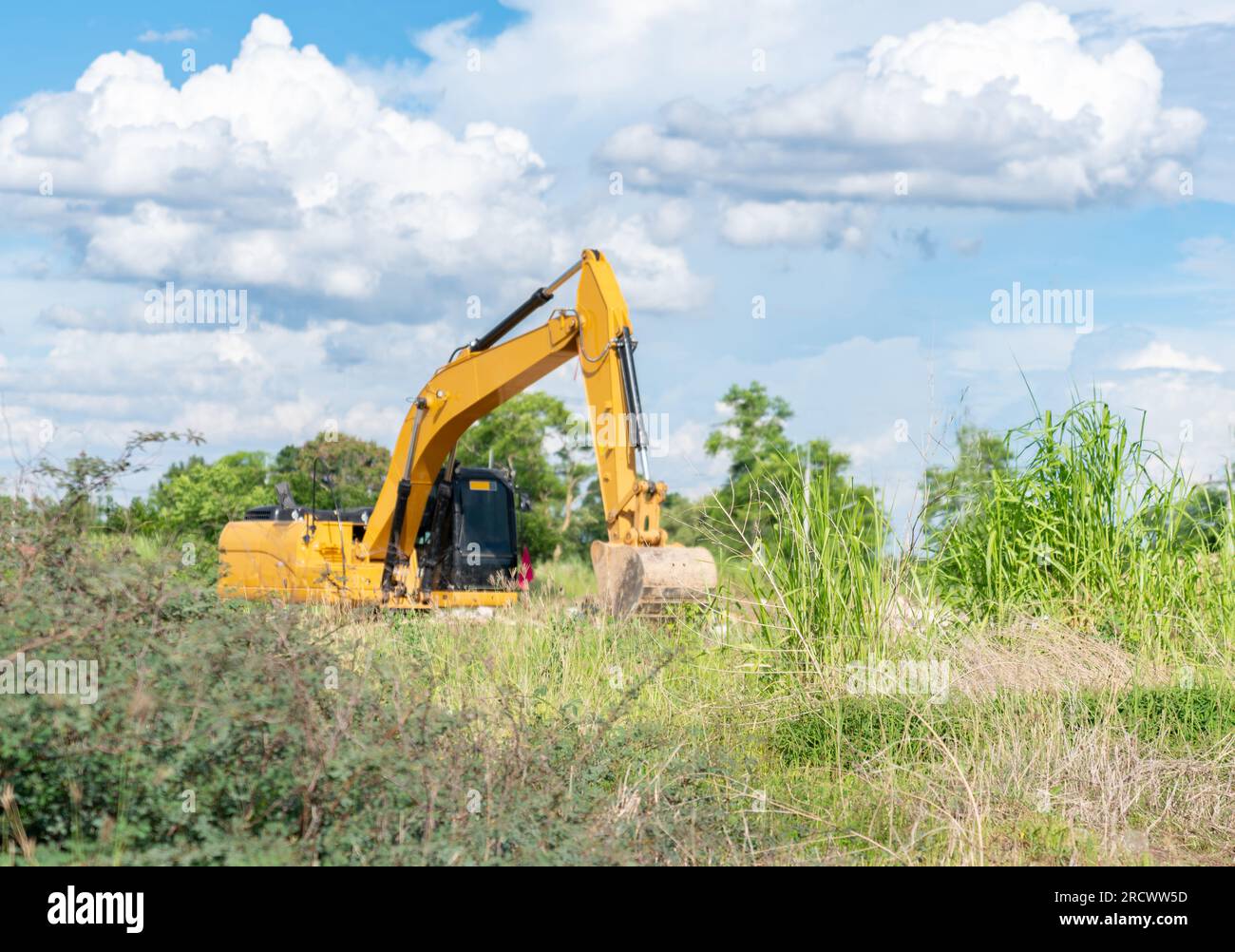 Excavator digging to adjusting ground level in construction site Stock ...
