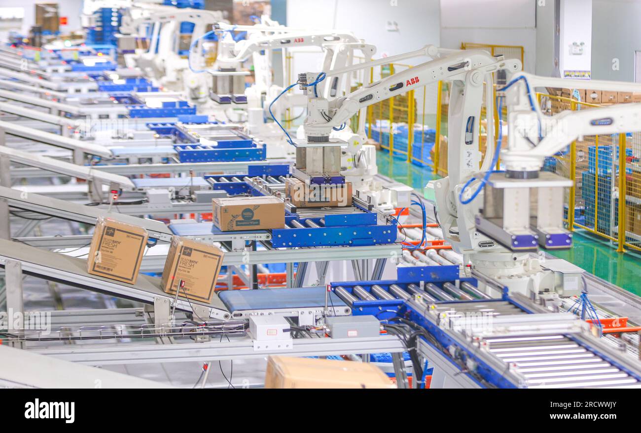 Smart industrial robots hi-res stock photography and images - Alamy