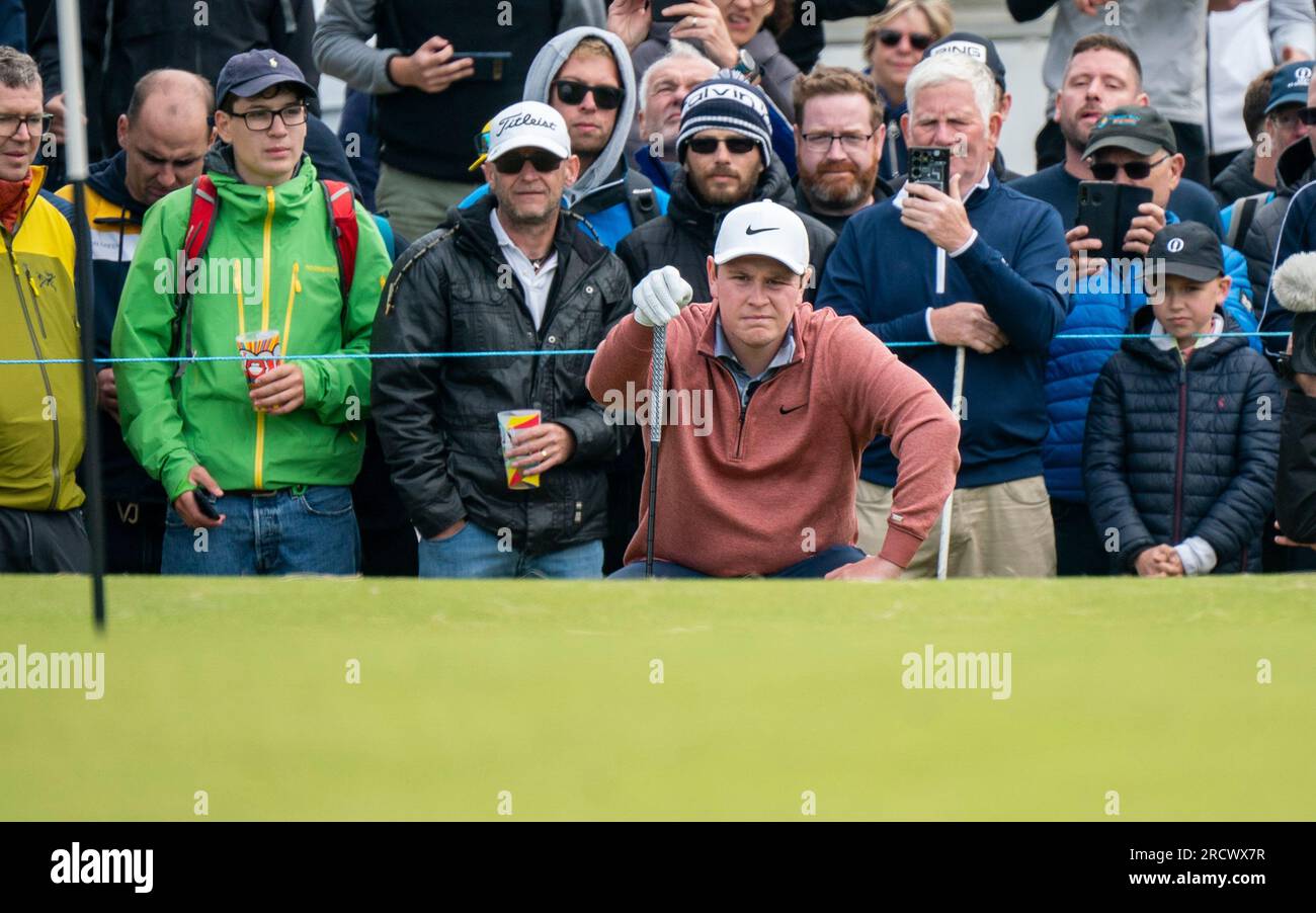 Robert McIntyre lines up putt at the 17th hole during Genesis Scottish ...