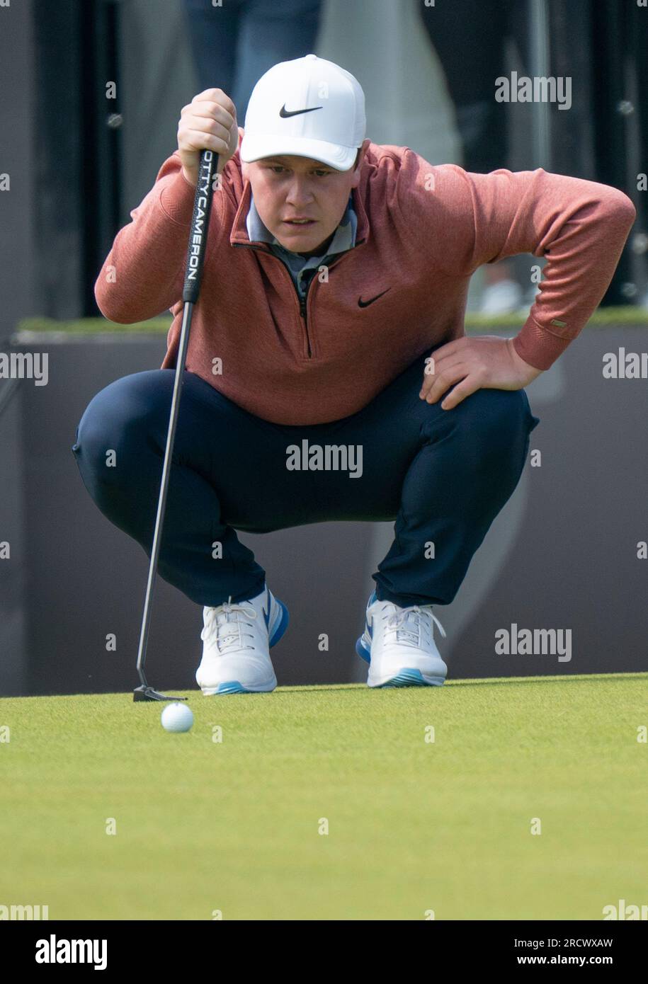Robert McIntyre lines up put at the 18th green during Genesis Scottish ...