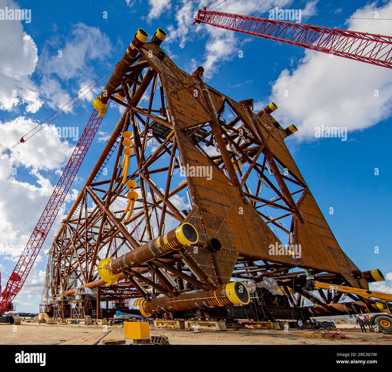 Offshore Platform Construction Stock Photo - Alamy