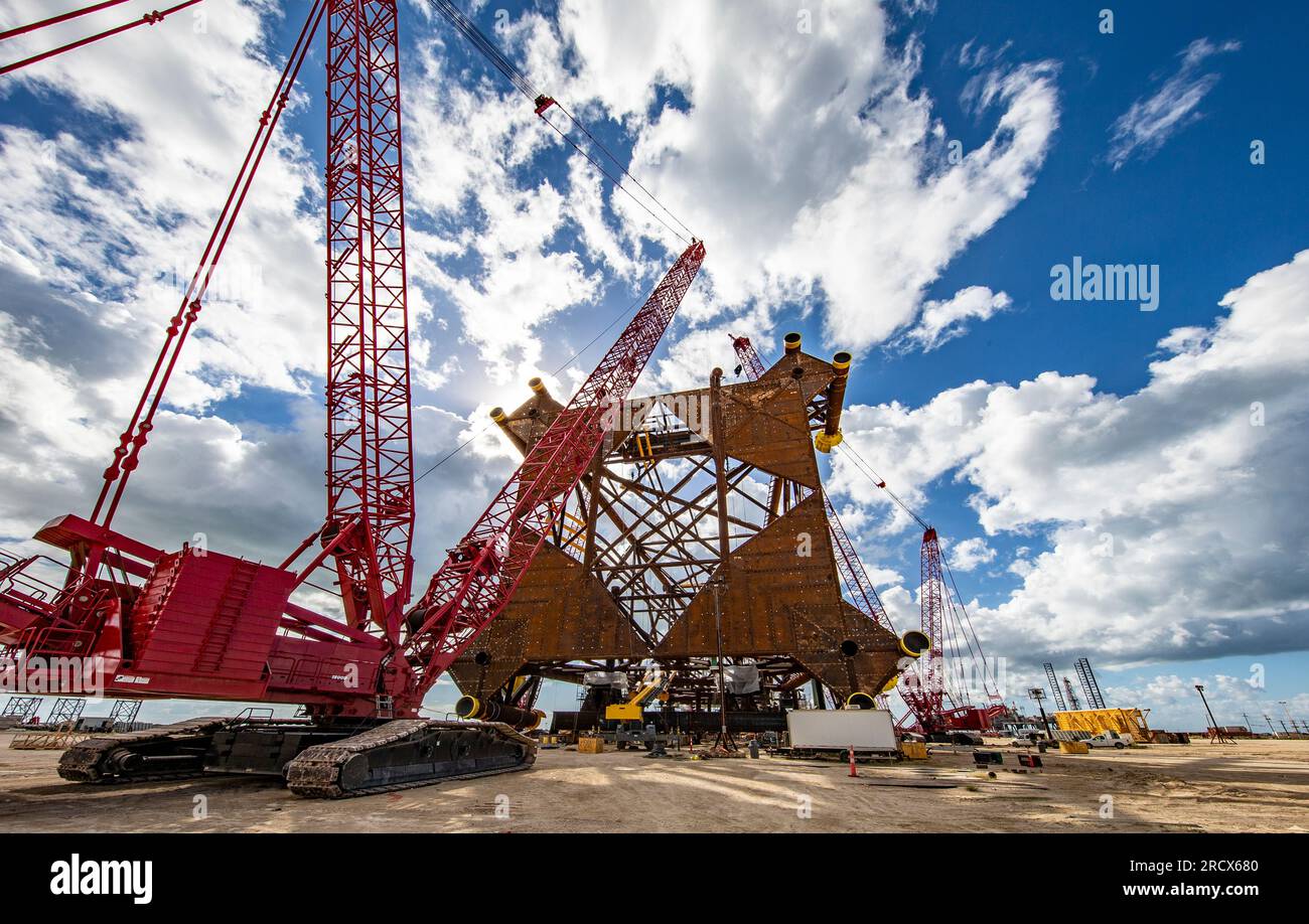 Offshore Platform Construction Stock Photo - Alamy