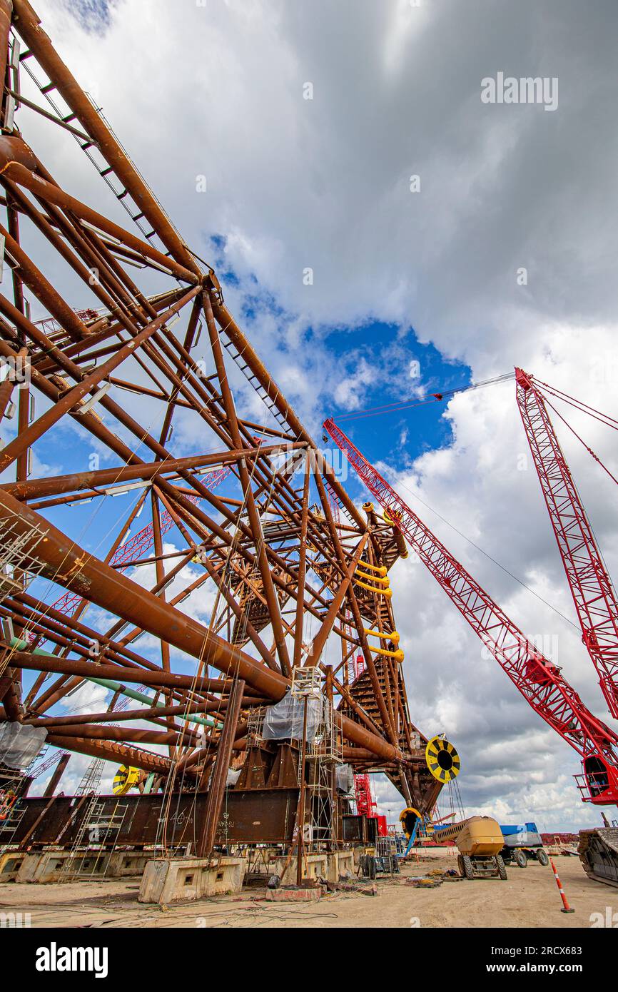 Offshore Platform Construction Stock Photo - Alamy