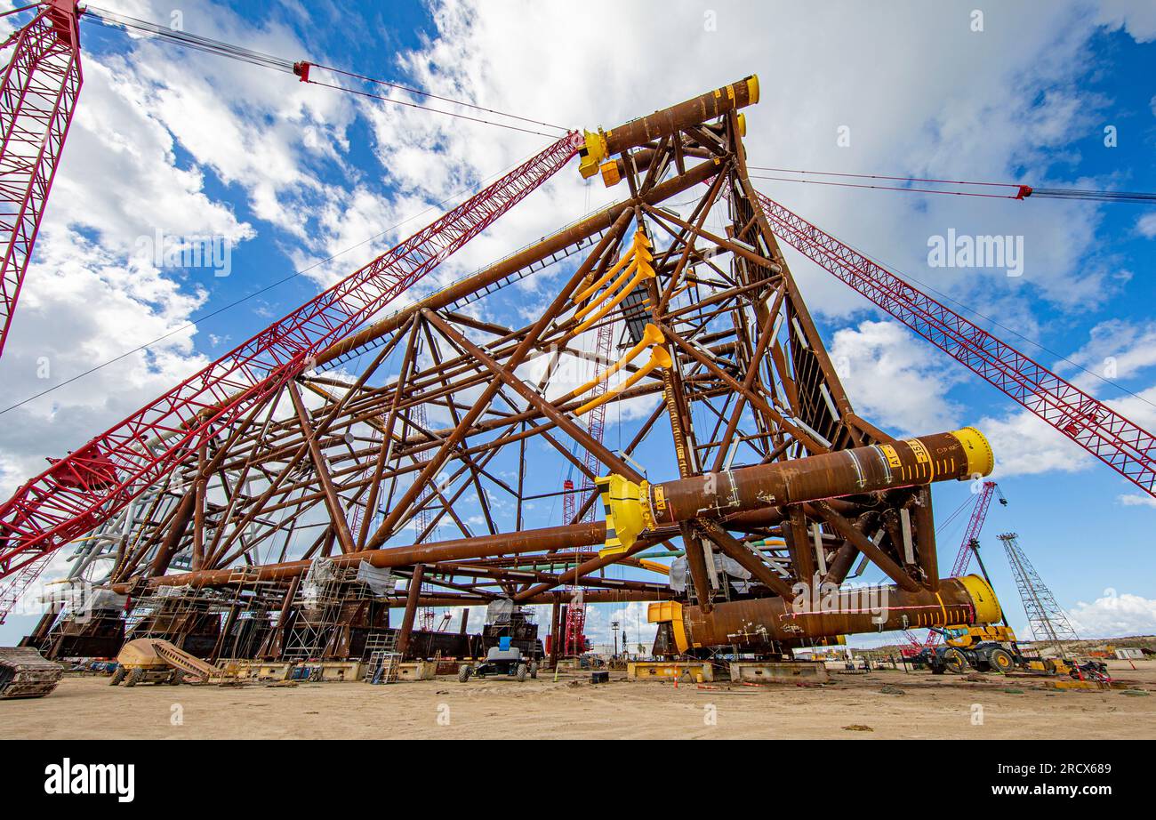 Offshore Platform Construction Stock Photo - Alamy