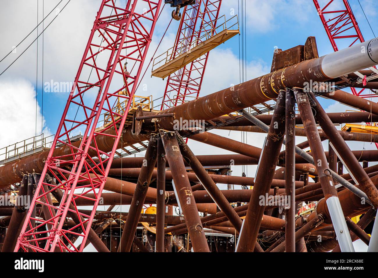 Offshore Platform Construction Stock Photo - Alamy