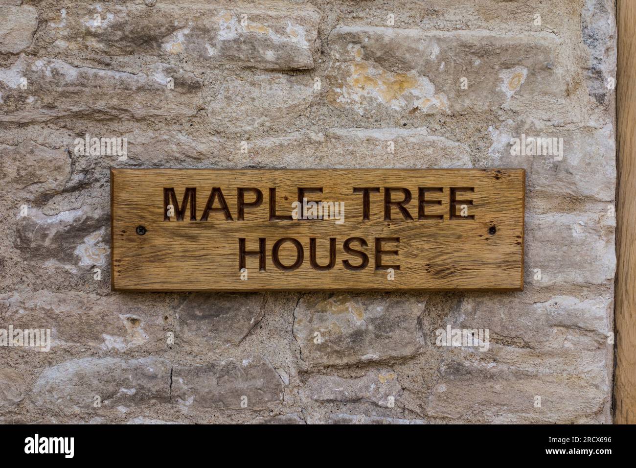 House united kingdom tree exterior hi-res stock photography and images ...