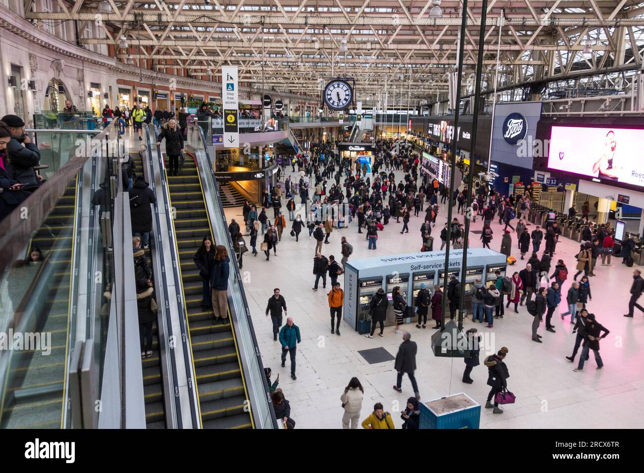 London Waterloo Railway Staition Concourse, UK Stock Photo - Alamy