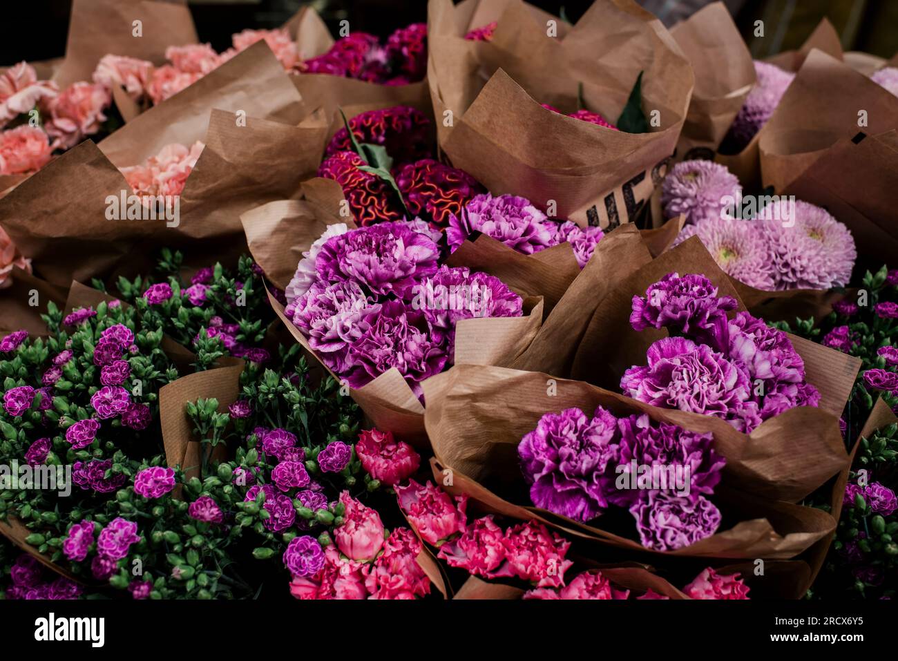 Assorted flowers hi-res stock photography and images - Alamy