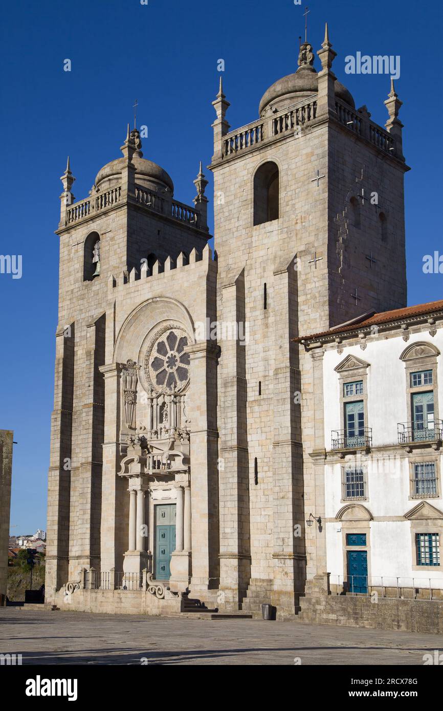 Romanesque cathedral porto portugal hi-res stock photography and images ...