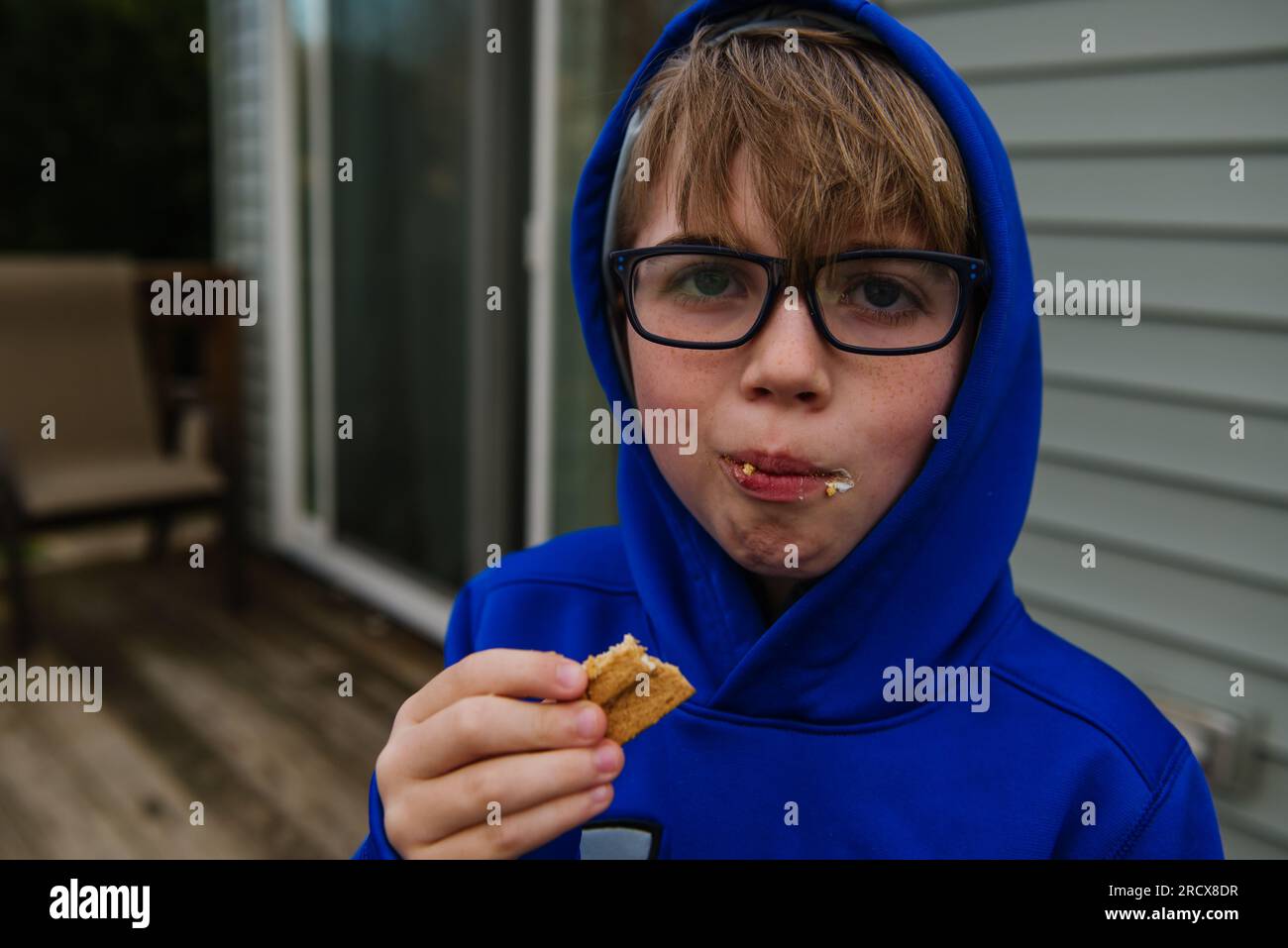 Boy eating smore hi-res stock photography and images - Alamy