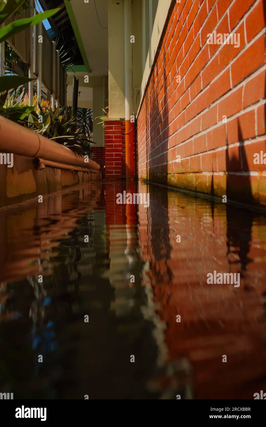 Reflection of water wall hi-res stock photography and images - Alamy