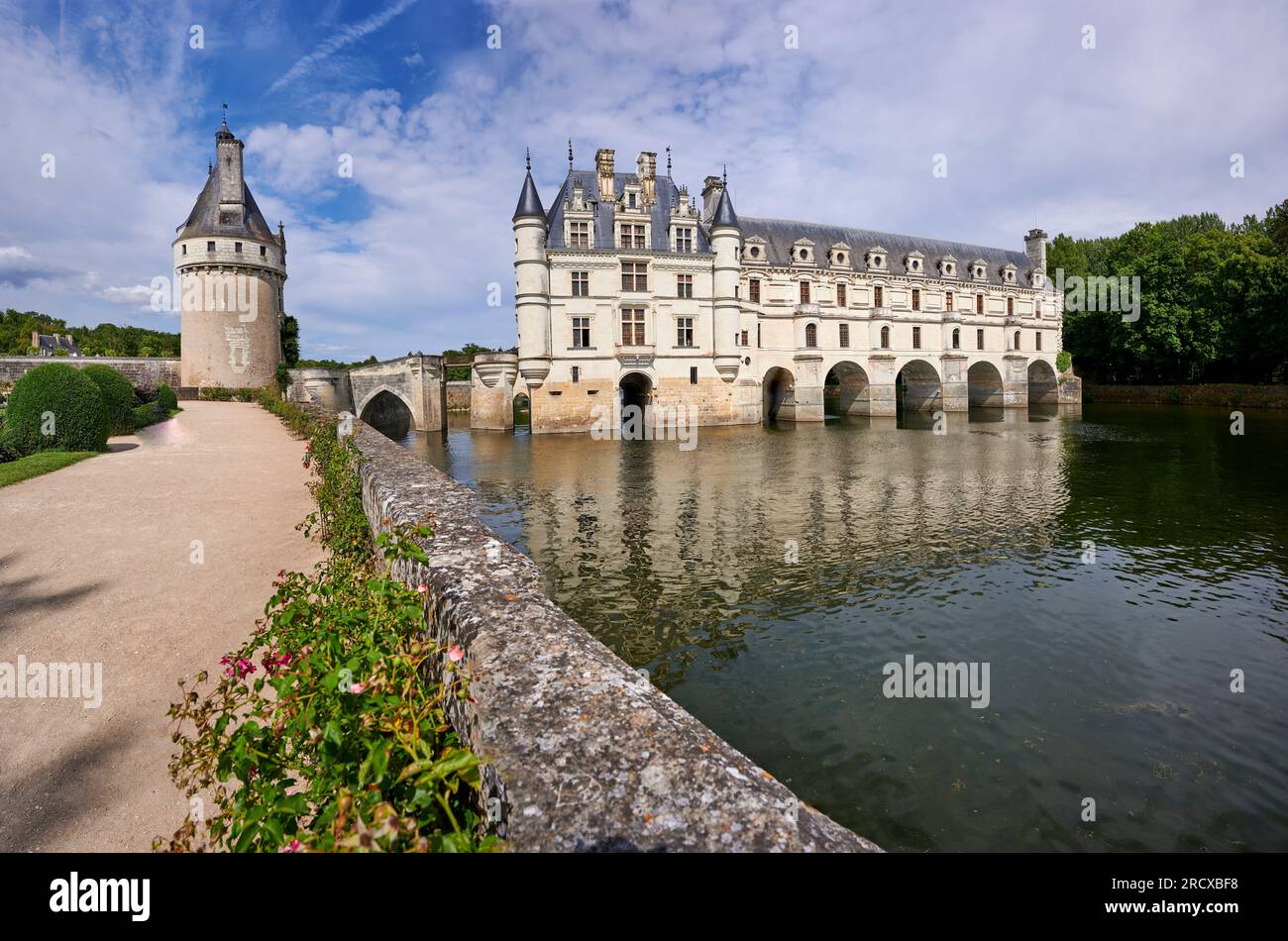 The historic Chateau de Chenonceau is France's 2nd most visited castle ...